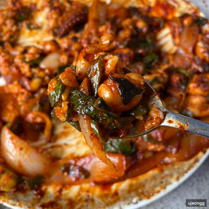 제주도 소금바치순이네 _ 구좌 종달리 양념 미친맛인 돌문어볶음 맛집 추천, 내돈내산 후기 : 네이버 블로그