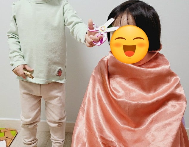 호반아이사랑♡ 만1세발달과정발달특성발달수준 3세놀이 3세발달과정 역할친구와미용실놀이를해요 미용실놀이 사회성 미술머리카락붙이기