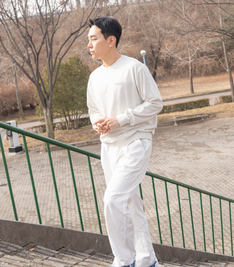 디스커버리 남자 맨투맨 봄코디 활용도 좋네 네이버 블로그