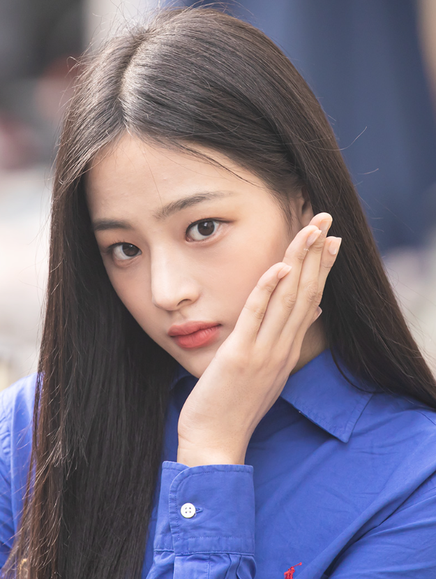 뉴진스 앞머리 없는 여자 긴머리 헤어스타일 슬릭컷 긴머리 매직 브릿지 숱치기레이어드컷 네이버 블로그