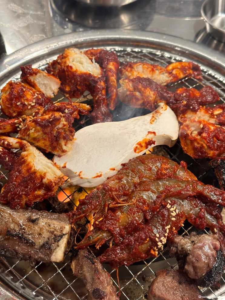 가로수 그곳2 신사역 고기집 양념게장 구이를 맛볼 수 있는 곳