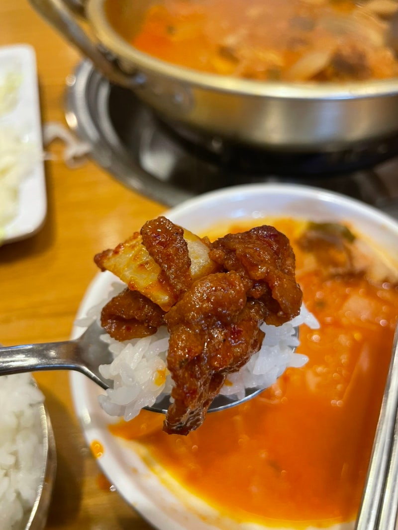 파주 롯데아울렛 가성비 맛집 김치찌개and제육볶음 ‘장호 짤라집 네이버 블로그