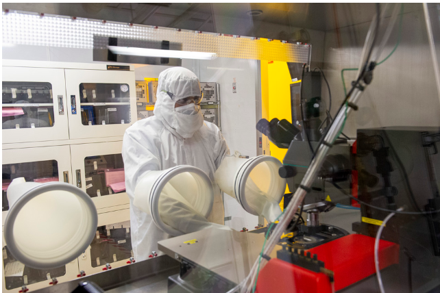 eMagin의 OLEDoS(MicroOLED) 제조 공장과 CEO의 기술 설명 : 네이버 블로그