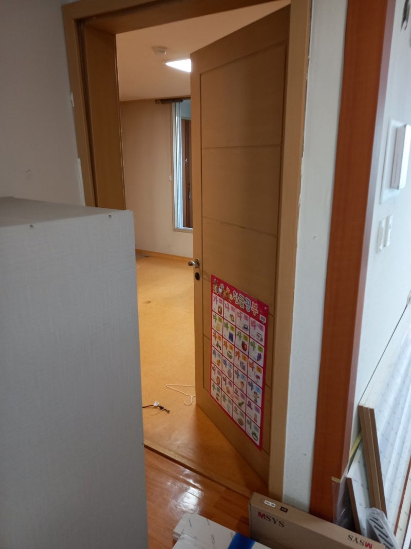 성동구 응봉동 대림 아파트에서 급하게 문틀과 문짝을 철거 후 설치를 하는 현장입니다 네이버 블로그