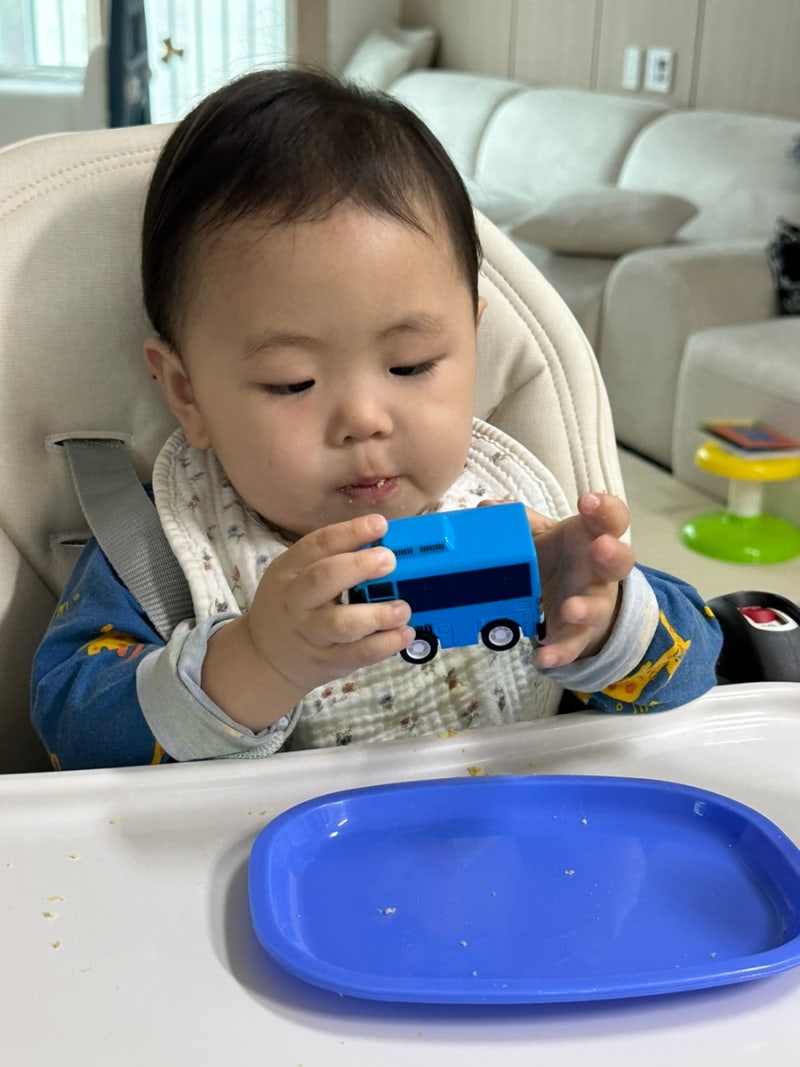 심쿵이 육아일기 ️ 첫 등원 어린이집 적응기간 컵 연습 엄마랑 첫 외식 16개월 아기 D512~513 네이버 블로그