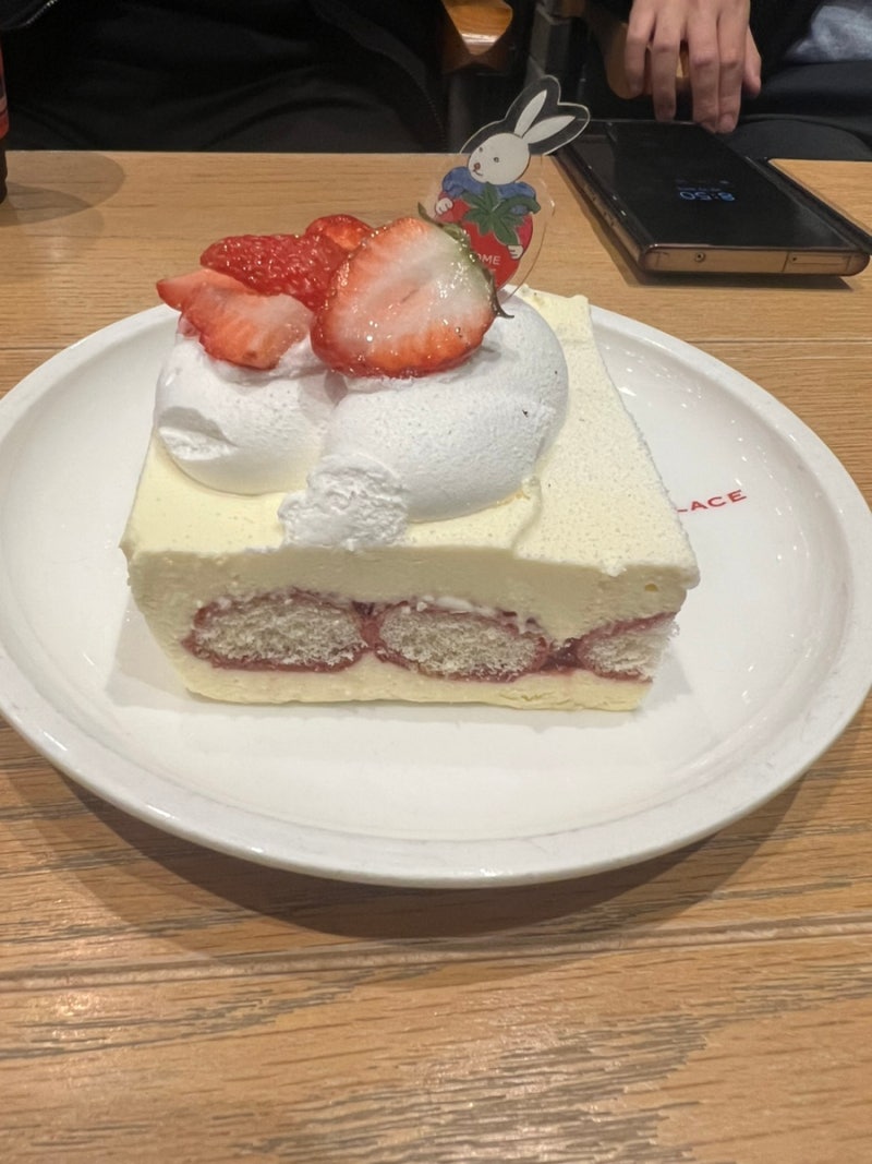 [음성카페/대소면카페]투썸플레이스 충북 대소점:: 마스카포네 딸기 생크림 맛있음! : 네이버 블로그