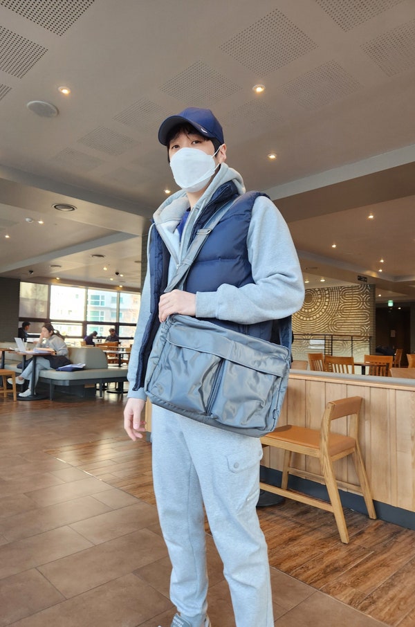 나일론 소재의 남자 크로스백 추천! 데일리하게 메기 좋은 매드고트 : 네이버 블로그