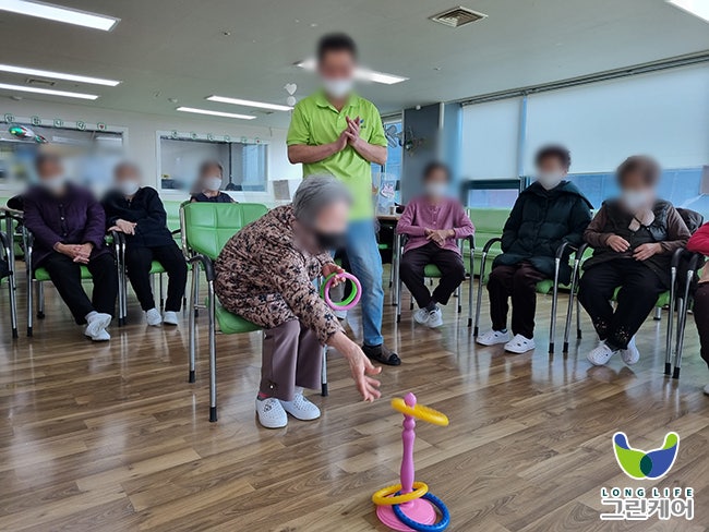 안양 만안동 노인 주간보호센터 고리 던지기 놀이교실 네이버 블로그