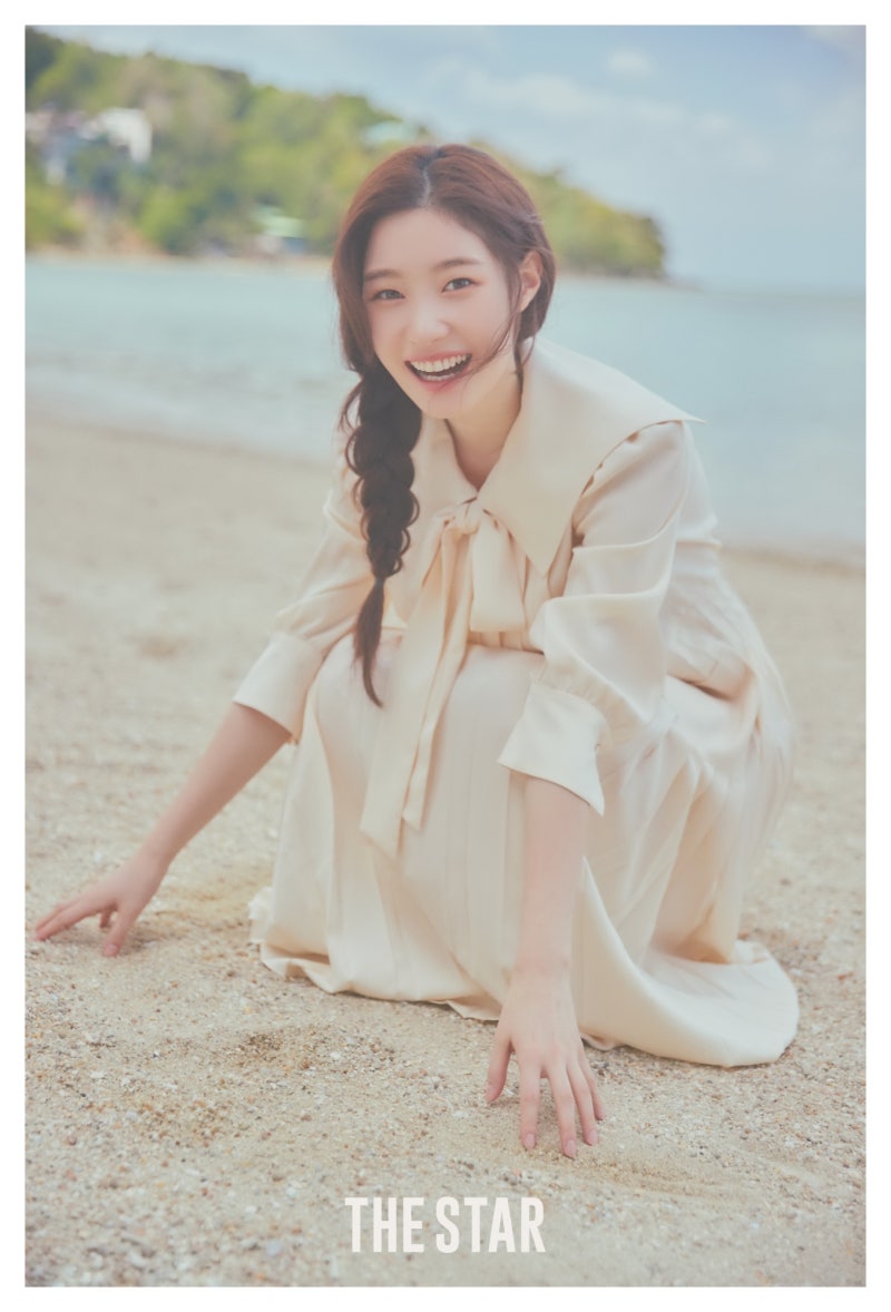 정채연 화보 옷 패션 트위드자켓 블라우스 원피스 온앤온 여자 봄 하객룩 네이버 블로그