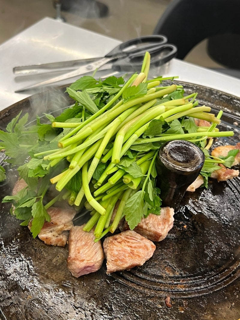 광명시 철산동 철산맛집 솥뚜껑과 미나리 조합으로 이미 인정된 철산 상업지구 신상고기맛집 목구멍 네이버 블로그