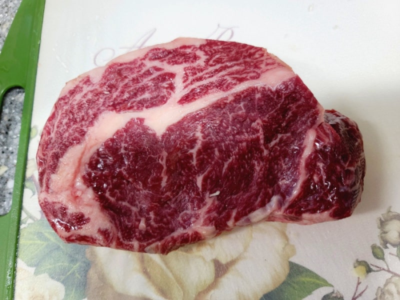 집에서 소고기 등심스테이크 맛있게 굽는법 담양 칡소왕 우성목장 찹스테이크로 소스까지 네이버 블로그