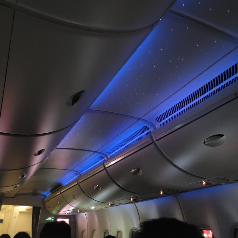 [ 에미레이트 EK323 & EK322 두바이 ] 추천좌석 및 A380 기종 정보(레그룸 등)등 꿀팁들😽 : 네이버 블로그