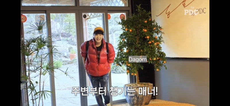 김혜수 사복 옷 패션 속 명품패딩 브랜드는 여자 프라다 패딩 코디 강렬해백팩 네이버 블로그