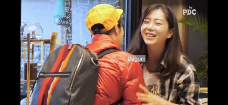 김혜수 사복 옷 패션 속 명품패딩 브랜드는 여자 프라다 패딩 코디 강렬해백팩 네이버 블로그