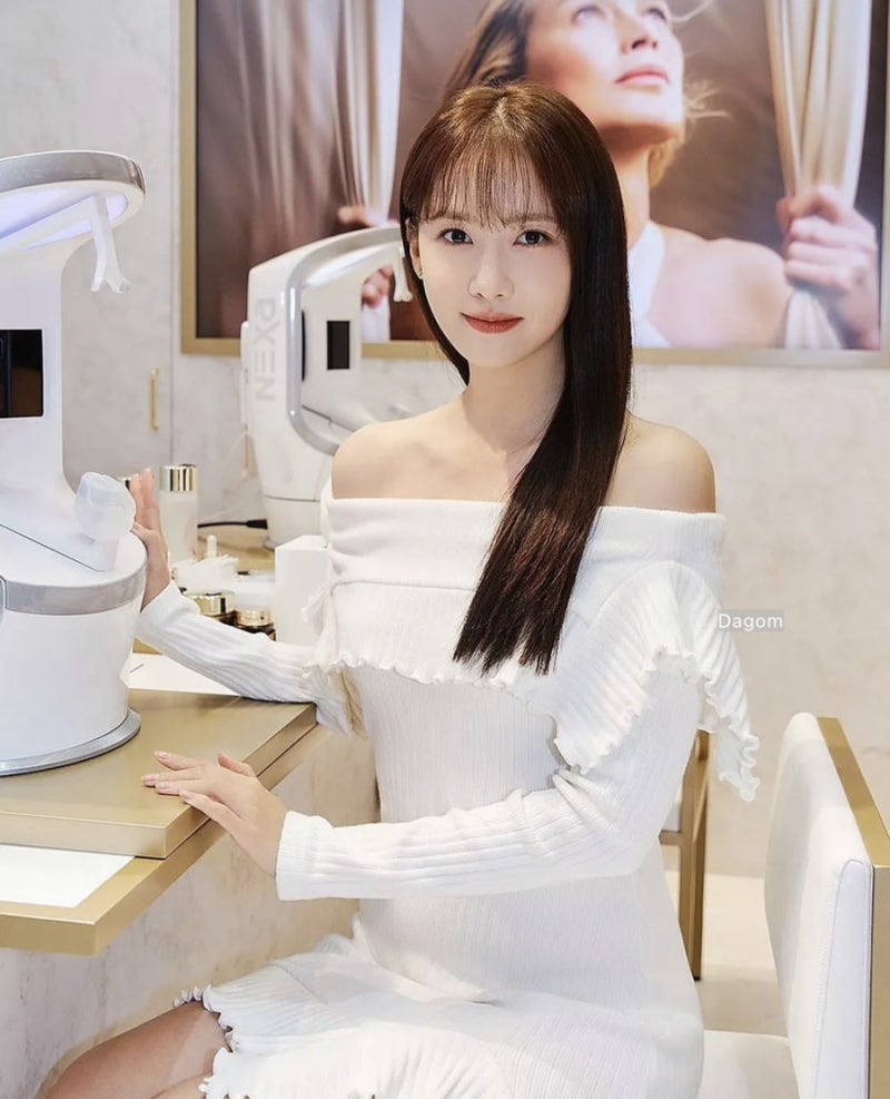 에스티로더 윤아 화이트 원피스 패션 오프숄더 니트원피스 브랜드 가격은 네이버 블로그