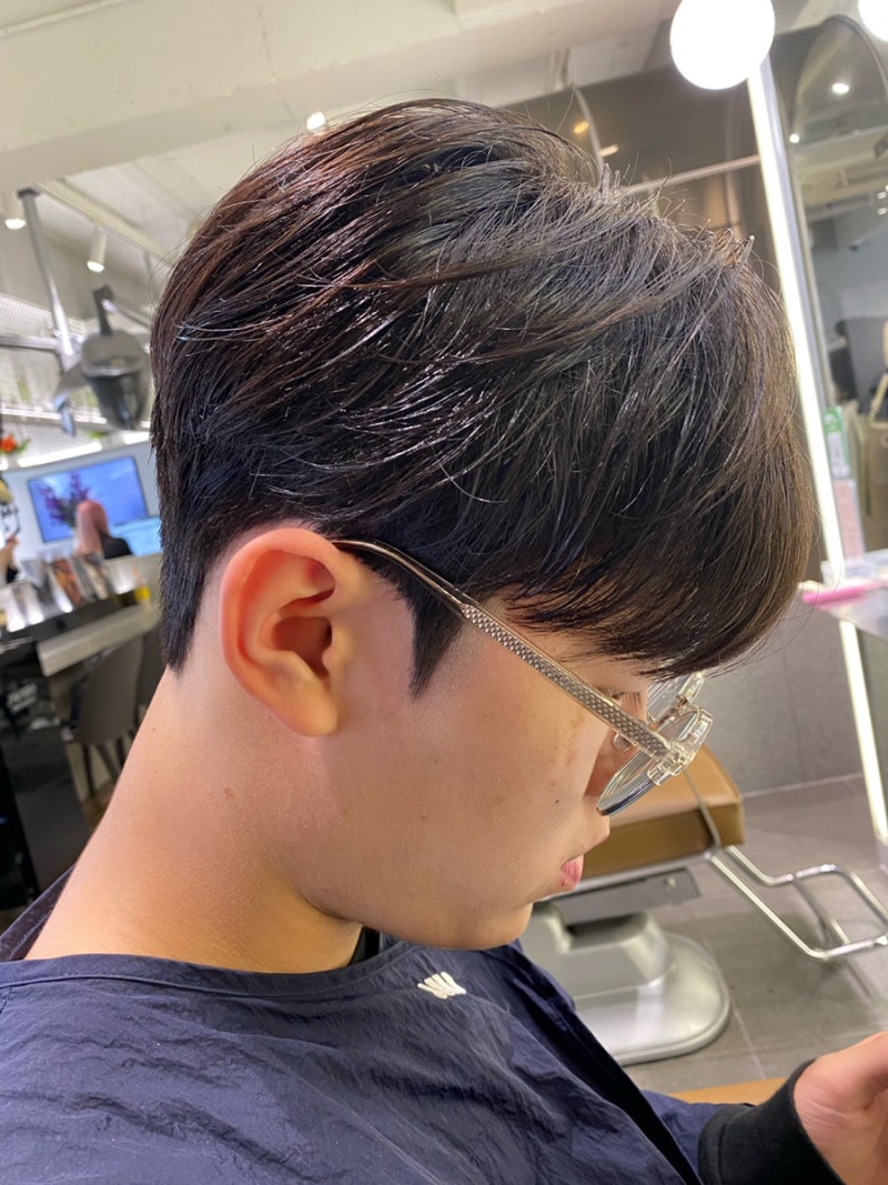 1인미용실 청라미용실 청라미용실추천 남자머리스타일 남자시스루뱅 시스루컷 시스루펌 라인다운펌 가볍고 흐름감이 자연스러운 스타일
