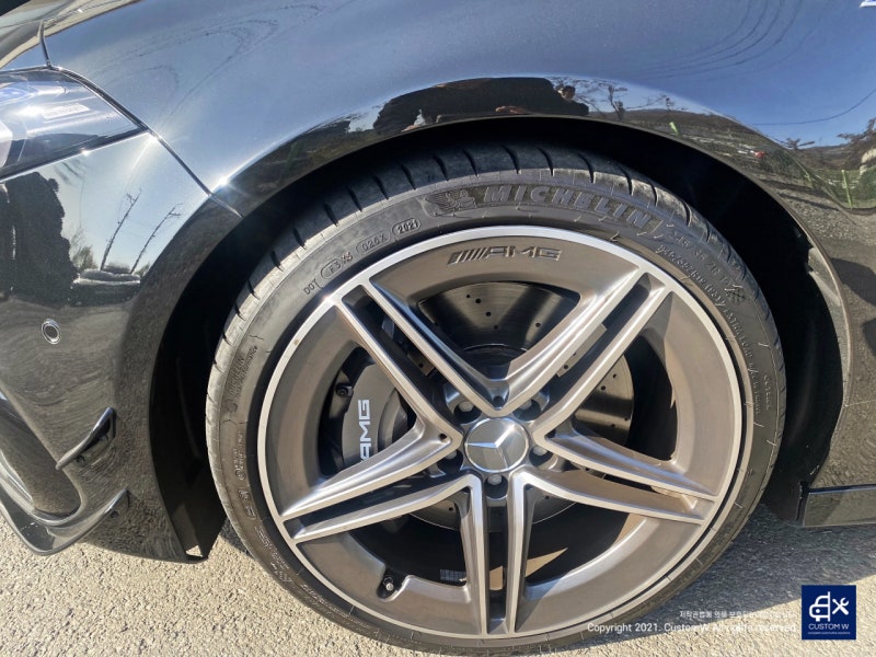 벤츠 A45 Amg 휠수리 후 블랙유광 휠도색 카본 세라믹 골드 캘리퍼 도색 네이버 블로그