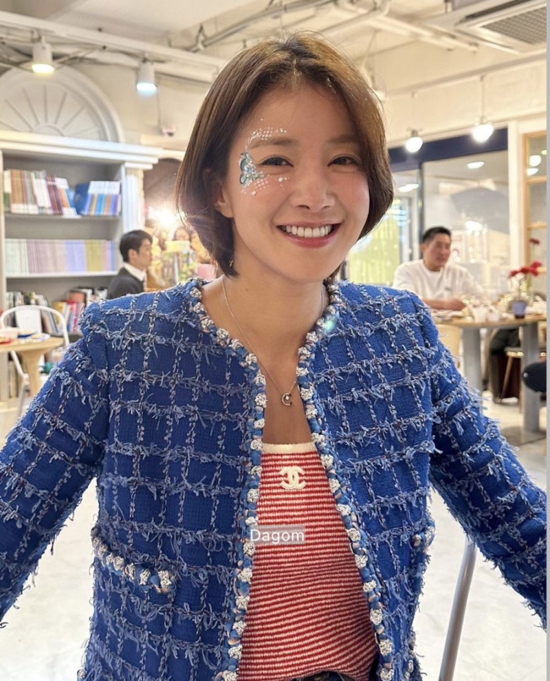 유퀴즈 전도연 옷 패션 속 샤넬 파랑색 트위드자켓 가격은 이시영도 입었던 그 봄자켓 네이버 블로그