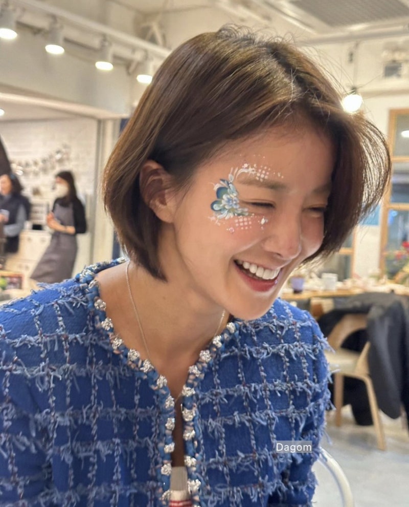유퀴즈 전도연 옷 패션 속 샤넬 파랑색 트위드자켓 가격은 이시영도 입었던 그 봄자켓 네이버 블로그