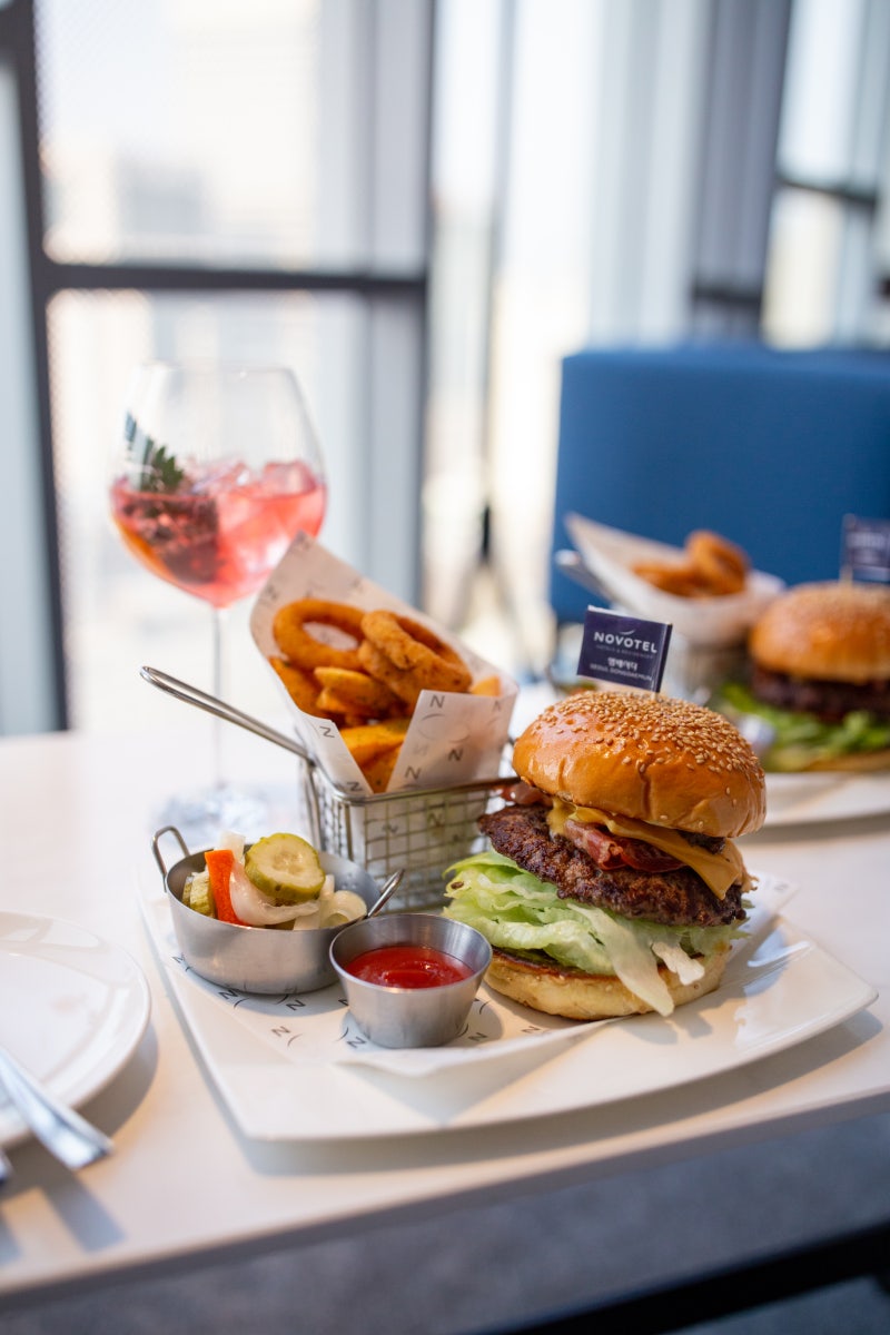 호텔레스토랑추천 고메바 해피아워 Apero Hour 햄버거 전망좋은 데이트 : 네이버 블로그