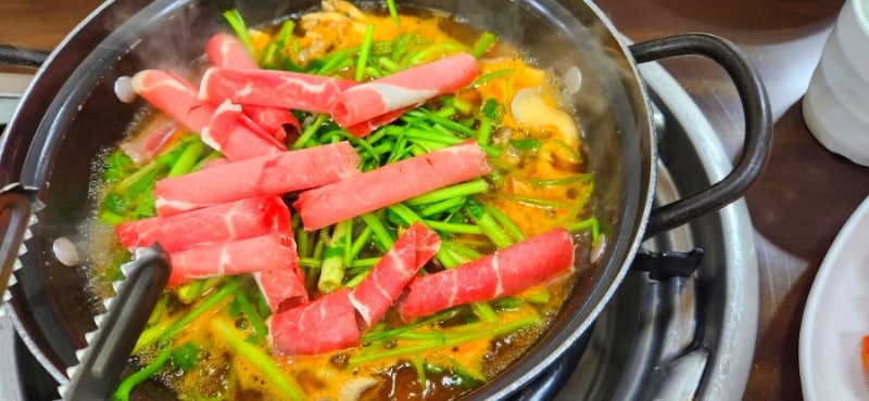 신월동 신영시장 홍두깨 손칼국수 가성비 맛집 추천 미나리와버섯이 가득 얼큰칼국수 쌀쌀한 날씨엔 칼국수 네이버 블로그