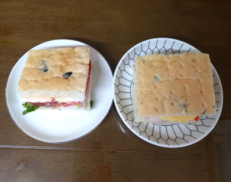 스타벅스 햄 루꼴라 올리브 샌드위치 후기 담백한 맛과 가벼운 칼로리 스벅 샌드위치 추천