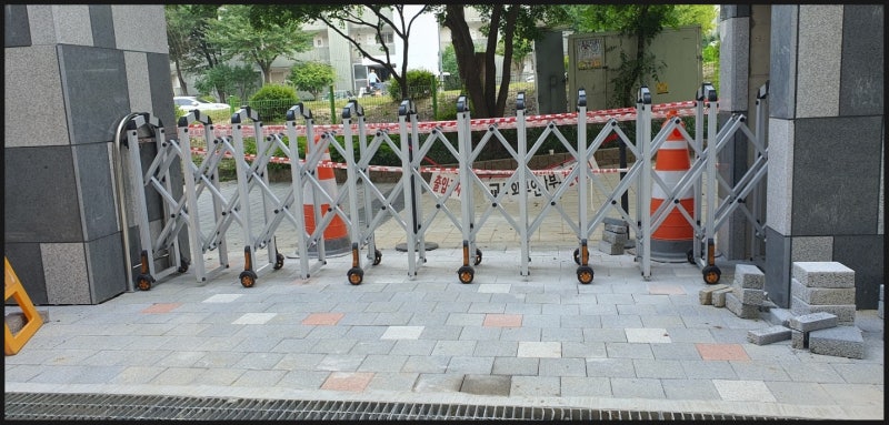 학교 교문 제작 설치`~두 종류의 스텐알루미늄 자바라 대문 정문9m 후문4m 시공 사례`~성남 성남시 초등학교출입문