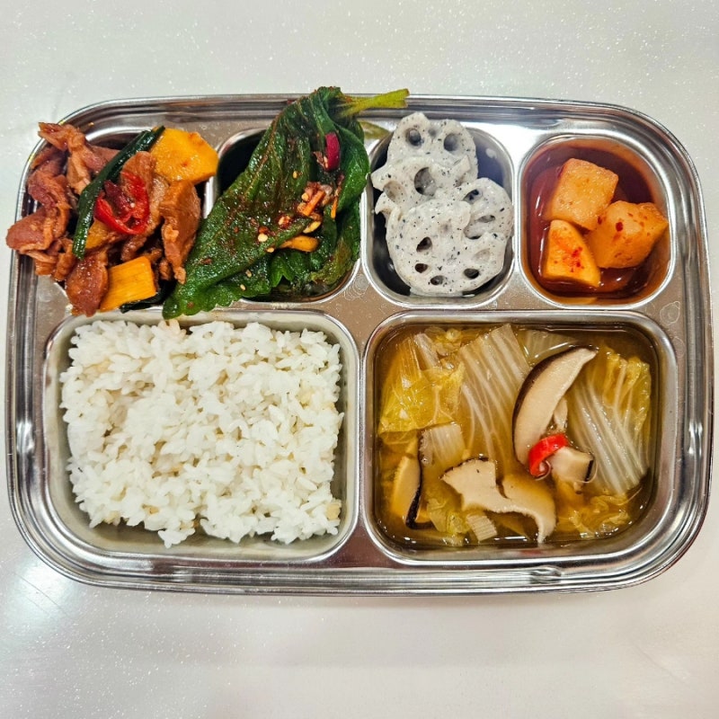 훈제오리 이렇게 볶아보세요 오늘 급식 훈제오리양념볶음 깻잎무침 연근흑임자무침 배추된장국 네이버 블로그