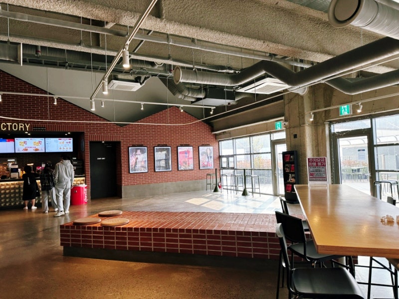 [충주 가볼만한 곳] CGV충주교현 한스타워 : 영화관 볼링장 당구장 롤러장 푸드코트를 한 건물에서 즐기자! : 네이버 블로그