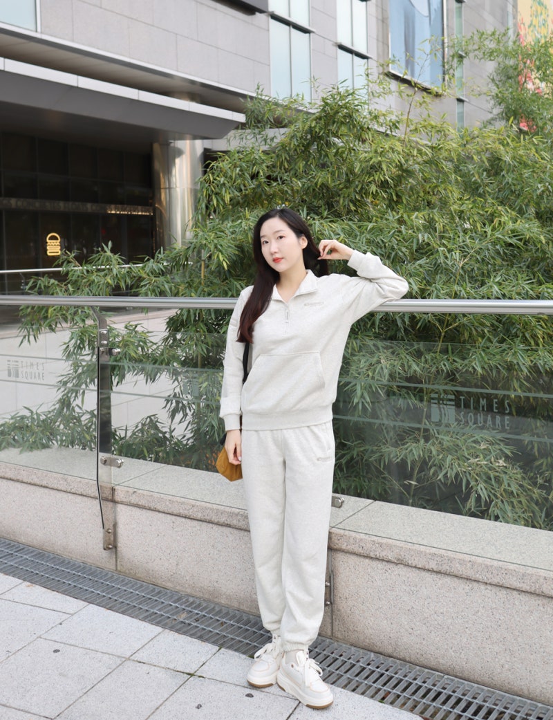 여성 트레이닝 셋업 디스커버리 반집업맨투맨 트레이닝복 세트 입고 타임스퀘어 나들이 네이버 블로그