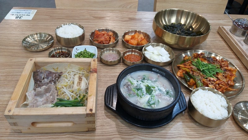 산본순대국밥 가마솥순대국밥 산본점 편백찜 정식 직화 오징어볶음 메뉴 산본맛집 산본역맛집 산본갈비탕 산본고기집