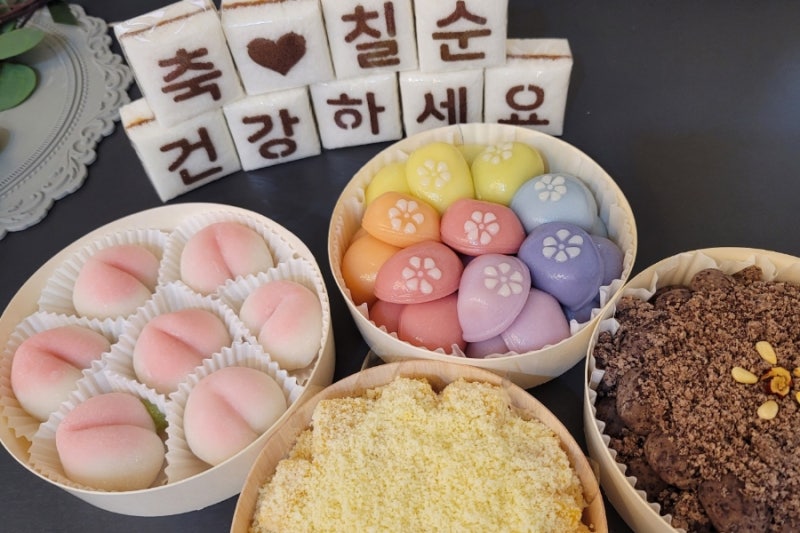 전주 칠순 상차림 떡 음식으로 주문해주신 조각설기 무지개바람떡 복숭아모찌 카스테라호박인절미 수수팥떡 진북동 떡집