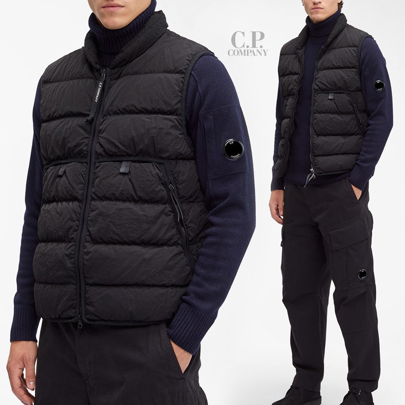 CP컴퍼니 23FW ECO-CHROME R 가먼트다이 덕다운 베스트 BK