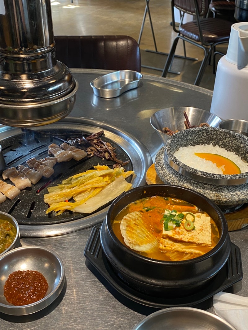 제주 노형동 흑돼지 맛집 바다를 본 돼지 제주공항점 런치메뉴 후기 네이버 블로그