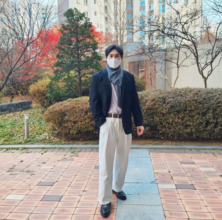 30대 남자 오피스룩 댄디룩 코디 무신사 블레이져 분홍 핑크 셔츠 흰바지 캐시미어 머플러 스타일링 코디