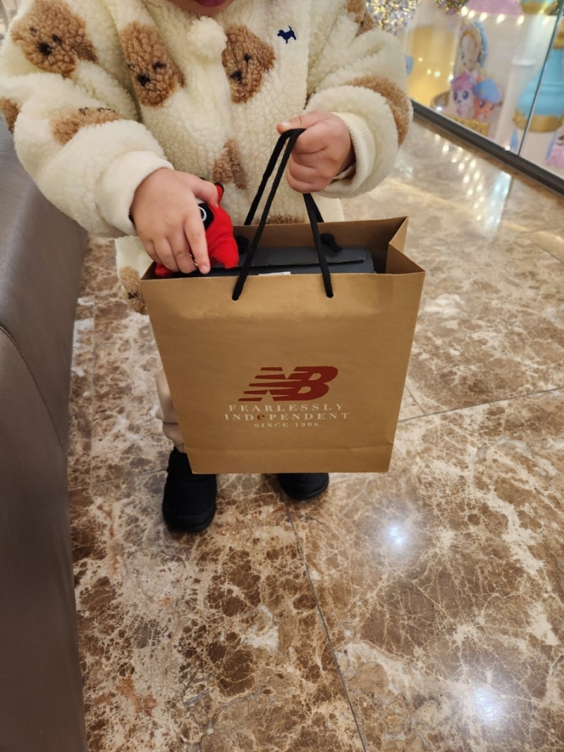 뉴발란스키즈 신발 아기겨울패딩 털부츠 어린이집 등원룩 두돌 130 사이즈 착샷 후기 네이버 블로그