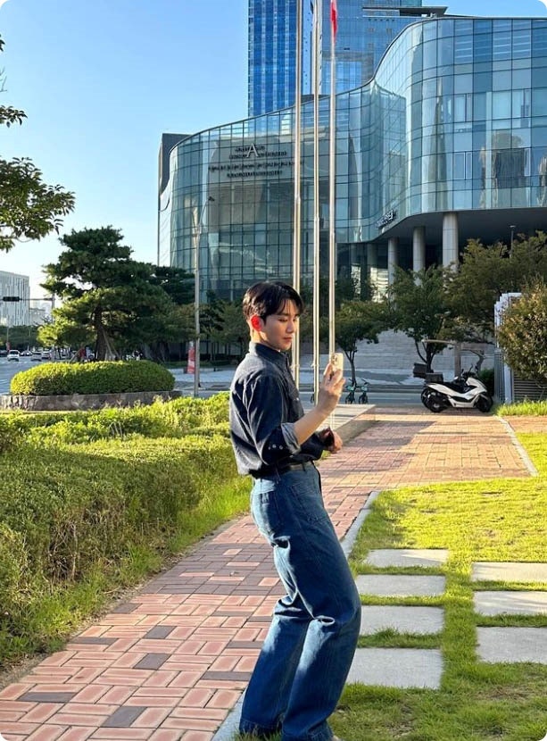 배우 오승훈 인스타 패션 남자롱패딩 패딩신발 예쁘넹 네이버 블로그