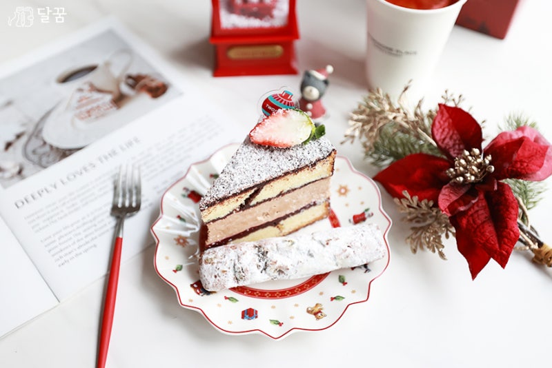 투썸 크리스마스케이크 골드 초콜릿 래밍턴 슈톨렌 바통 휘낭시에 뱅쇼 : 네이버 블로그