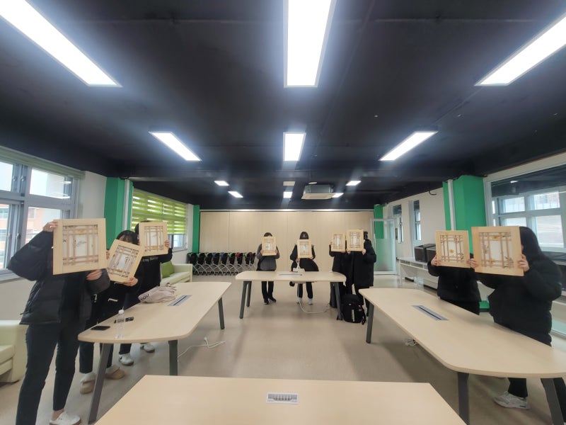 한스아저씨의 찾아가는 목공교실 성남 이룸학교구 성남몽실학교 진로체험 프로그램 전통 문살 만들기 성남여중학교 네이버 블로그