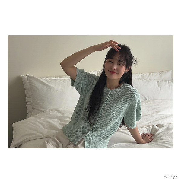 정채연 상큼한 온앤온 반팔니트 가디건 가격은 여자 봄코디 참고서