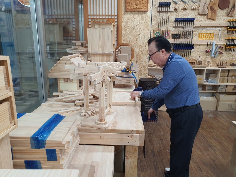한식목공 서울에서 한옥 모형 제작 수업을 받으러 오신 성남 목공방 손으로꼽작여 목공학교 성남교육원 올리브디자인목공방 한식목공