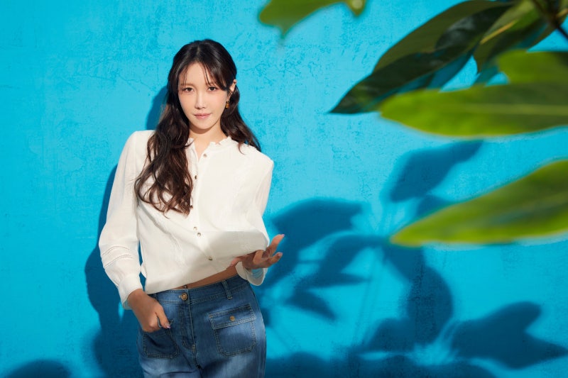 이지아 X 올리비아로렌 24 Summer 화보 속 여름 원피스 블라우스 자켓 패션 등 이지아 컬렉션 네이버 블로그