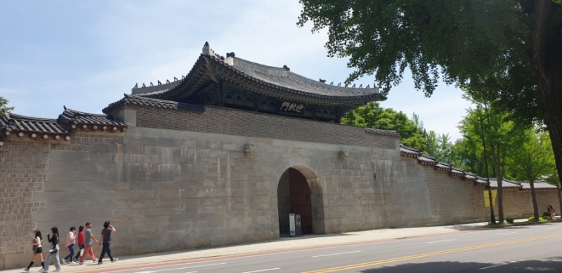 서울 가볼만한 곳 서촌 한옥마을 골목길 투어 도보코스 볼거리 전시갤러리 맛집 카페 네이버 블로그