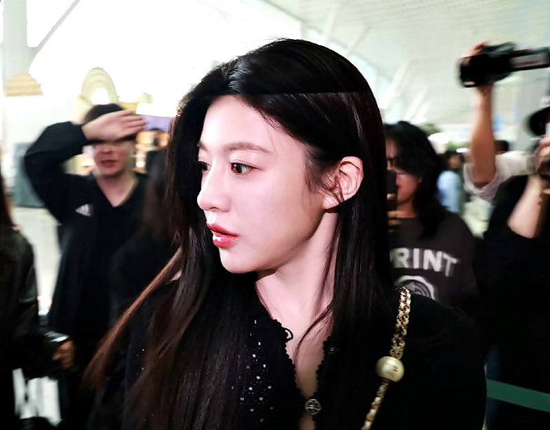 고윤정 블랙 원피스 코디 속 샤넬 미니 플랩백 가방 가격은 네이버 블로그