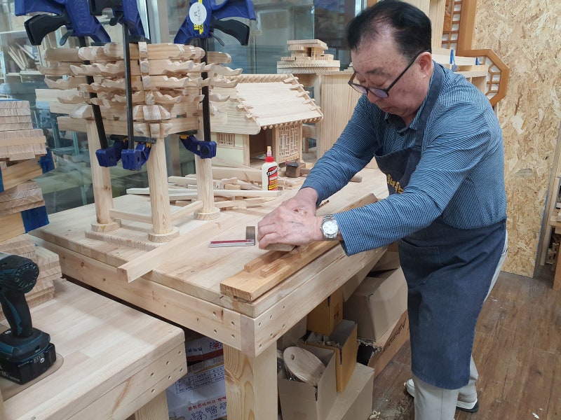 한식목공 서울에서 한옥 모형 제작 수업을 받으러 오신 성남 목공방 손으로꼽작여 목공학교 성남교육원 올리브디자인목공방 한식목공