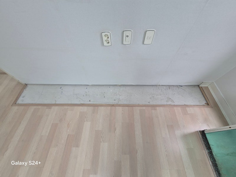 인천구월동 제네스빌9차 거실아트월장 철거후 강화마루부분시공 네이버 블로그