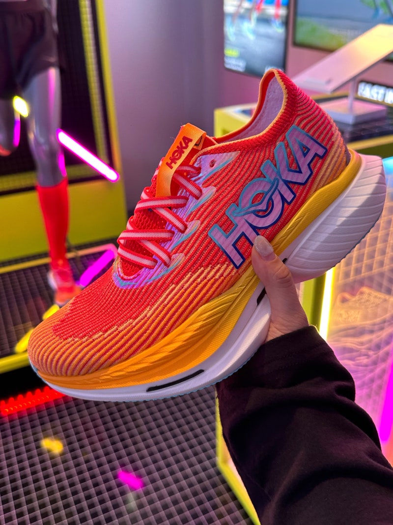 호카 성수 팝업 HOKA FlyLab 방문 후기! 가벼운 런닝화 트레킹화 추천 : 네이버 블로그