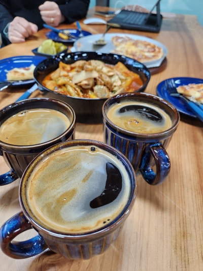 광교호수공원 카페 영앤아 자주 물어보는 질문 커피 브런치 맥주 와인 하몽 한곳에서 즐기기 수원컨벤션센터근처 네이버 블로그