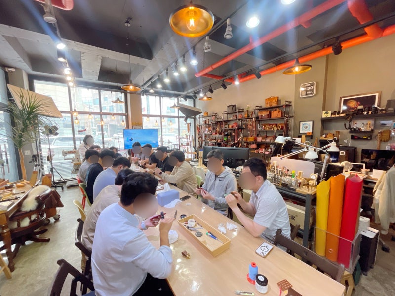 Nkh님15명 조직력강화 가죽공예 단체체험 행사로 키링 카드지갑 만들기 In 동탄 가죽공방 노아스튜디오 네이버 블로그