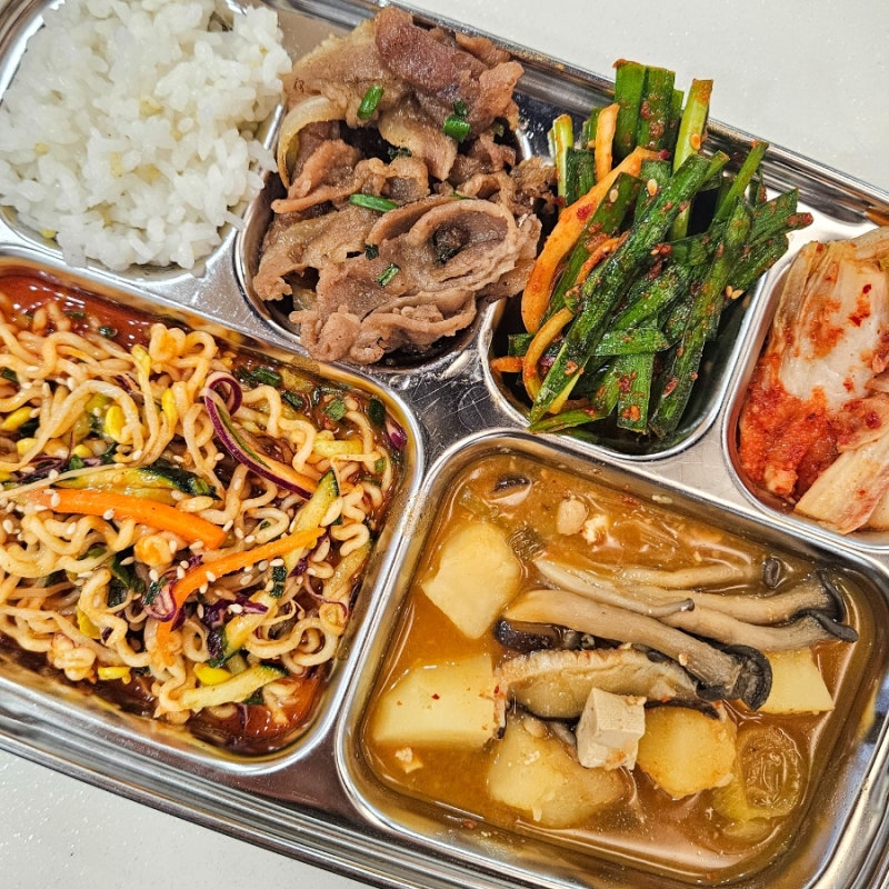 콩나물비빔라면과 바싹불고기 급식메뉴추천 연팔구쌤 레시피 후기 단체급식 식단일기 네이버 블로그